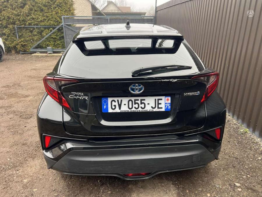 Black Toyota C-HR 2024 in Kaunas, with an engine capacity of 1.80 L and mileage of 62 thousand km for 14200 €, photo 8 on AUTOMOTO.COM.LV
