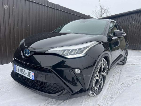Black Toyota C-HR 2024 in Kaunas, with an engine capacity of 1.80 L and mileage of 62 thousand km for 14500 €, photo 1 on AUTOMOTO.COM.LV