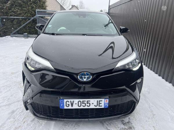 Black Toyota C-HR 2024 in Kaunas, with an engine capacity of 1.80 L and mileage of 62 thousand km for 14500 €, photo 2 on AUTOMOTO.COM.LV