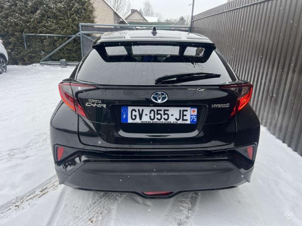 Black Toyota C-HR 2024 in Kaunas, with an engine capacity of 1.80 L and mileage of 62 thousand km for 14500 €, photo 8 on AUTOMOTO.COM.LV