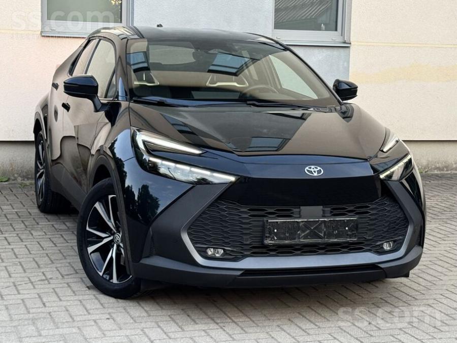 Black Toyota C-HR 2024 in Jelgava, with an engine capacity of 2.00 L and mileage of 39 thousand km for 32500 €, photo 1 on AUTOMOTO.COM.LV