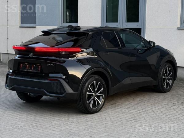 Melns Toyota C-HR 2024 Jelgava, ar dzinēja tilpumu 2.00 L un nobraukumu 39 tūkst. km par 32500 €, foto 2 vietnē AUTOMOTO.COM.LV