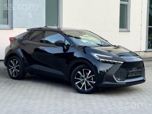 Black Toyota C-HR 2024 in Jelgava, with an engine capacity of 2.00 L and mileage of 39 thousand km for 32500 €, photo 6 on AUTOMOTO.COM.LV