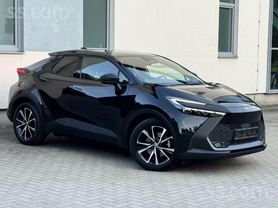 Black Toyota C-HR 2024 in Jelgava, with an engine capacity of 2.00 L and mileage of 39 thousand km for 32500 €, photo 6 on AUTOMOTO.COM.LV