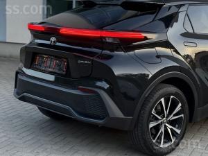 Black Toyota C-HR 2024 in Jelgava, with an engine capacity of 2.00 L and mileage of 39 thousand km for 32500 €, photo 7 on AUTOMOTO.COM.LV
