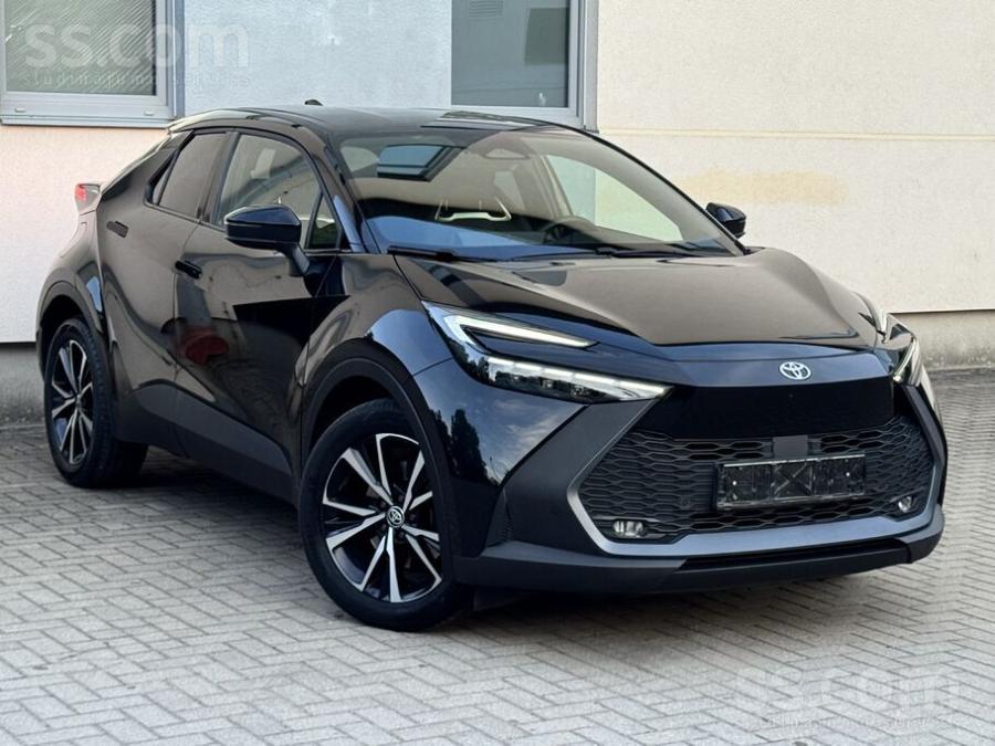 Black Toyota C-HR 2024 in Jelgava, with an engine capacity of 2.00 L and mileage of 39 thousand km for 32500 €, photo 9 on AUTOMOTO.COM.LV