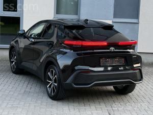 Black Toyota C-HR 2024 in Jelgava, with an engine capacity of 2.00 L and mileage of 39 thousand km for 32500 €, photo 10 on AUTOMOTO.COM.LV