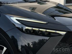 Black Toyota C-HR 2024 in Jelgava, with an engine capacity of 2.00 L and mileage of 39 thousand km for 32500 €, photo 11 on AUTOMOTO.COM.LV