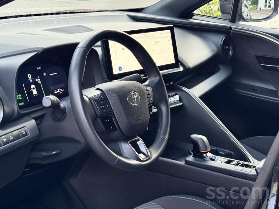 Black Toyota C-HR 2024 in Jelgava, with an engine capacity of 2.00 L and mileage of 39 thousand km for 32500 €, photo 18 on AUTOMOTO.COM.LV
