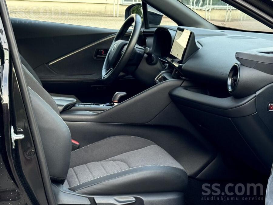 Black Toyota C-HR 2024 in Jelgava, with an engine capacity of 2.00 L and mileage of 39 thousand km for 32500 €, photo 29 on AUTOMOTO.COM.LV