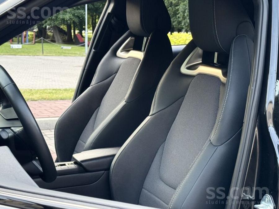 Black Toyota C-HR 2024 in Jelgava, with an engine capacity of 2.00 L and mileage of 39 thousand km for 32500 €, photo 32 on AUTOMOTO.COM.LV