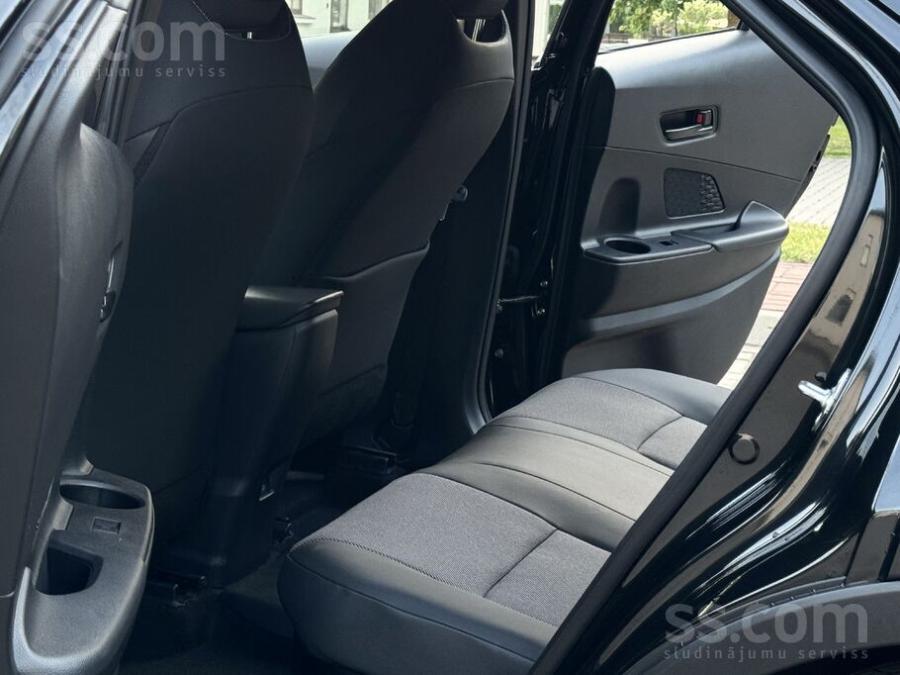 Black Toyota C-HR 2024 in Jelgava, with an engine capacity of 2.00 L and mileage of 39 thousand km for 32500 €, photo 33 on AUTOMOTO.COM.LV