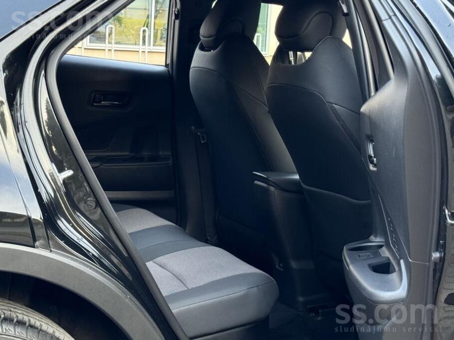 Black Toyota C-HR 2024 in Jelgava, with an engine capacity of 2.00 L and mileage of 39 thousand km for 32500 €, photo 34 on AUTOMOTO.COM.LV