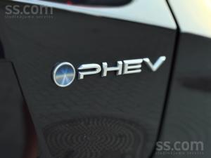 Black Toyota C-HR 2024 in Jelgava, with an engine capacity of 2.00 L and mileage of 39 thousand km for 32500 €, photo 35 on AUTOMOTO.COM.LV