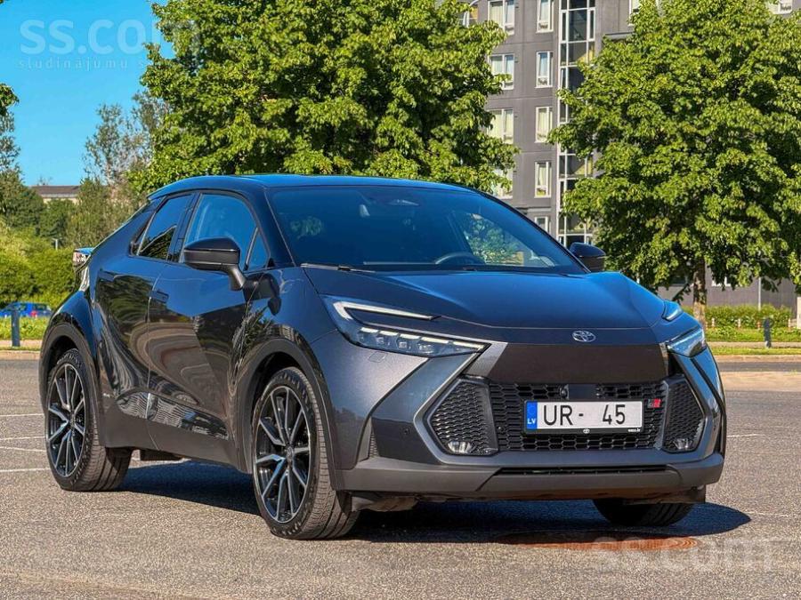 Черный Тойота C-HR 2024 в Рига, объемом двигателя 2.00 л и пробегом 45 тыс. км за 35000 €, фото 3 на AUTOMOTO.COM.LV