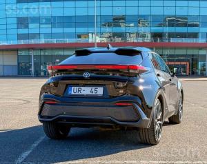 Черный Тойота C-HR 2024 в Рига, объемом двигателя 2.00 л и пробегом 45 тыс. км за 35000 €, фото 4 на AUTOMOTO.COM.LV