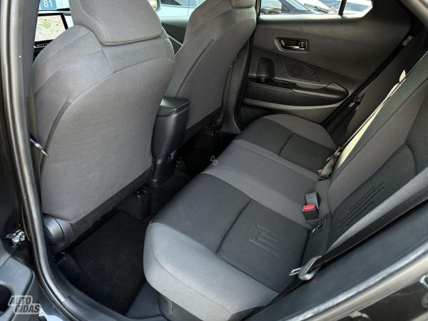 Black Toyota C-HR 2024 in Kaunas, with an engine capacity of 1.80 L and mileage of 50 thousand km for 29472 €, photo 10 on AUTOMOTO.COM.LV