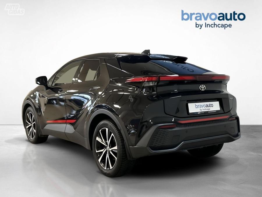 Melns Toyota C-HR 2024 Viļņa, ar dzinēja tilpumu 1.80 L un nobraukumu 50 tūkst. km par 27000 €, foto 4 vietnē AUTOMOTO.COM.LV