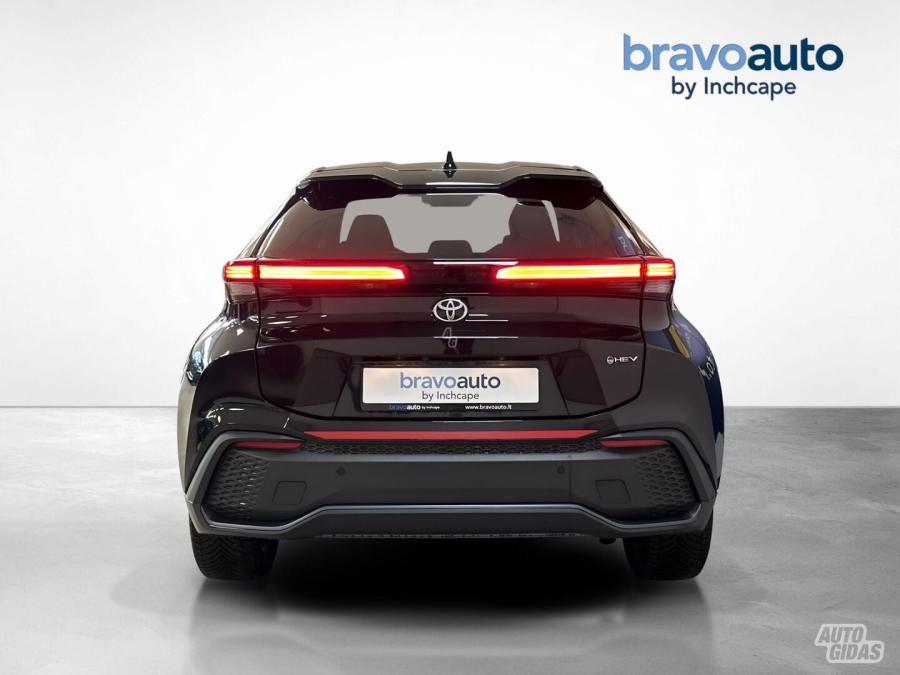 Melns Toyota C-HR 2024 Viļņa, ar dzinēja tilpumu 1.80 L un nobraukumu 50 tūkst. km par 27000 €, foto 5 vietnē AUTOMOTO.COM.LV