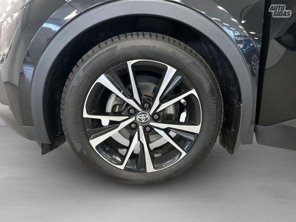 Черный Тойота C-HR 2024 в Вильнюс, объемом двигателя 1.80 л и пробегом 50 тыс. км за 27000 €, фото 11 на AUTOMOTO.COM.LV