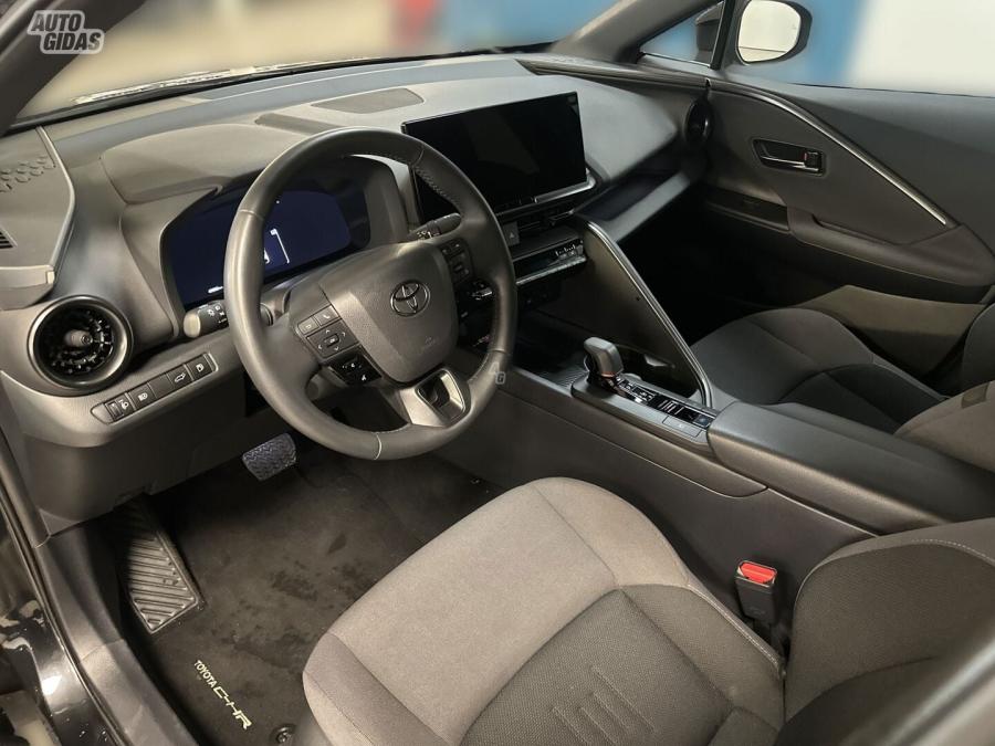 Melns Toyota C-HR 2024 Viļņa, ar dzinēja tilpumu 1.80 L un nobraukumu 50 tūkst. km par 27000 €, foto 12 vietnē AUTOMOTO.COM.LV