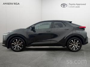 Black Toyota C-HR 2025 in Riga, with an engine capacity of 1.80 L and mileage of 20 thousand km for 27900 €, photo 3 on AUTOMOTO.COM.LV