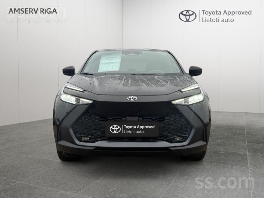 Black Toyota C-HR 2025 in Riga, with an engine capacity of 1.80 L and mileage of 20 thousand km for 27900 €, photo 5 on AUTOMOTO.COM.LV