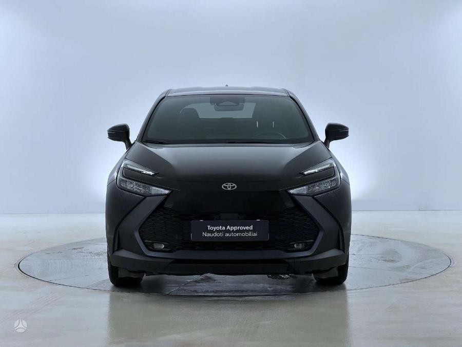 Black Toyota C-HR 2025 in Vilnius, with an engine capacity of 1.80 L and mileage of 19 thousand km for 28900 €, photo 5 on AUTOMOTO.COM.LV