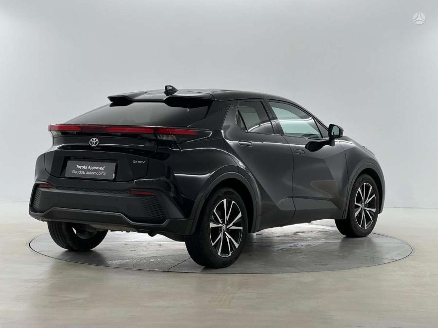 Black Toyota C-HR 2025 in Vilnius, with an engine capacity of 1.80 L and mileage of 19 thousand km for 28900 €, photo 19 on AUTOMOTO.COM.LV