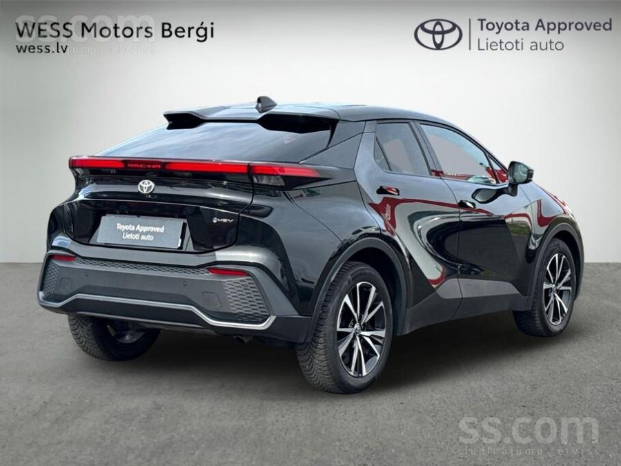 Black Toyota C-HR 2025 in Riga, with an engine capacity of 1.80 L and mileage of 24 thousand km for 28490 €, photo 3 on AUTOMOTO.COM.LV