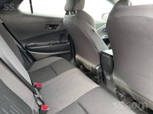 Black Toyota C-HR 2025 in Riga, with an engine capacity of 1.80 L and mileage of 24 thousand km for 28490 €, photo 8 on AUTOMOTO.COM.LV