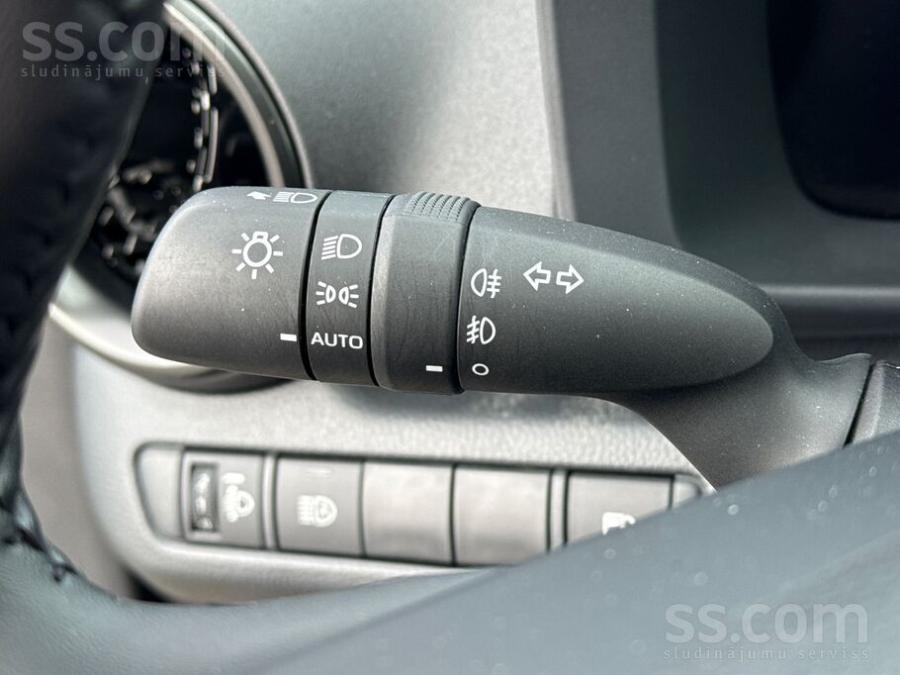 Black Toyota C-HR 2025 in Riga, with an engine capacity of 1.80 L and mileage of 24 thousand km for 28490 €, photo 18 on AUTOMOTO.COM.LV