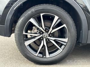 Black Toyota C-HR 2025 in Riga, with an engine capacity of 1.80 L and mileage of 24 thousand km for 28490 €, photo 22 on AUTOMOTO.COM.LV