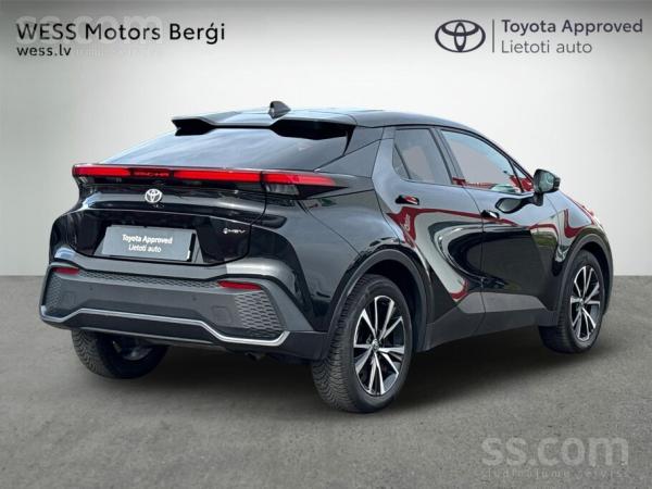 Black Toyota C-HR 2025 in Riga, with an engine capacity of 1.80 L and mileage of 27 thousand km for 28490 €, photo 2 on AUTOMOTO.COM.LV
