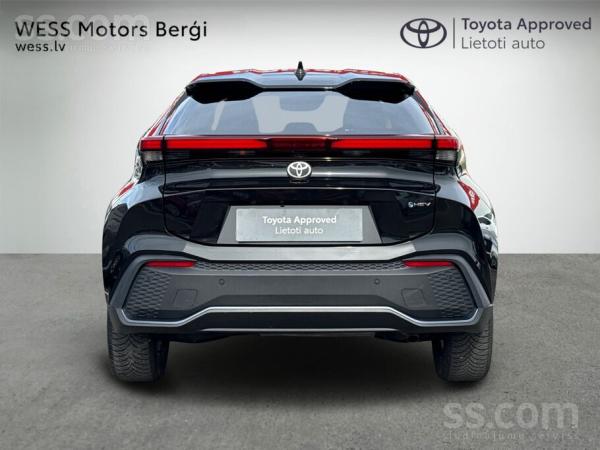Black Toyota C-HR 2025 in Riga, with an engine capacity of 1.80 L and mileage of 27 thousand km for 28490 €, photo 4 on AUTOMOTO.COM.LV