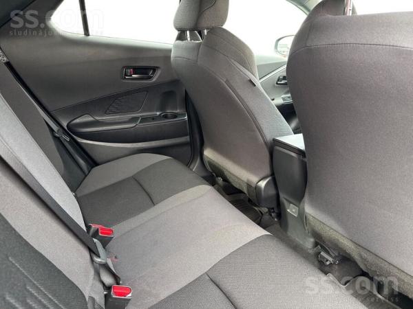 Black Toyota C-HR 2025 in Riga, with an engine capacity of 1.80 L and mileage of 27 thousand km for 28490 €, photo 7 on AUTOMOTO.COM.LV