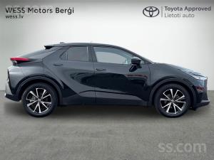 Melns Toyota C-HR 2025 Rīga, ar dzinēja tilpumu 1.80 L un nobraukumu 27 tūkst. km par 28490 €, foto 24 vietnē AUTOMOTO.COM.LV