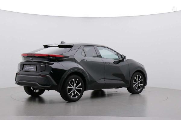 Черный Тойота C-HR 2025 в Вильнюс, объемом двигателя 1.80 л и пробегом 21 тыс. км за 31990 €, фото 3 на AUTOMOTO.COM.LV