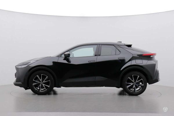 Черный Тойота C-HR 2025 в Вильнюс, объемом двигателя 1.80 л и пробегом 21 тыс. км за 31990 €, фото 4 на AUTOMOTO.COM.LV