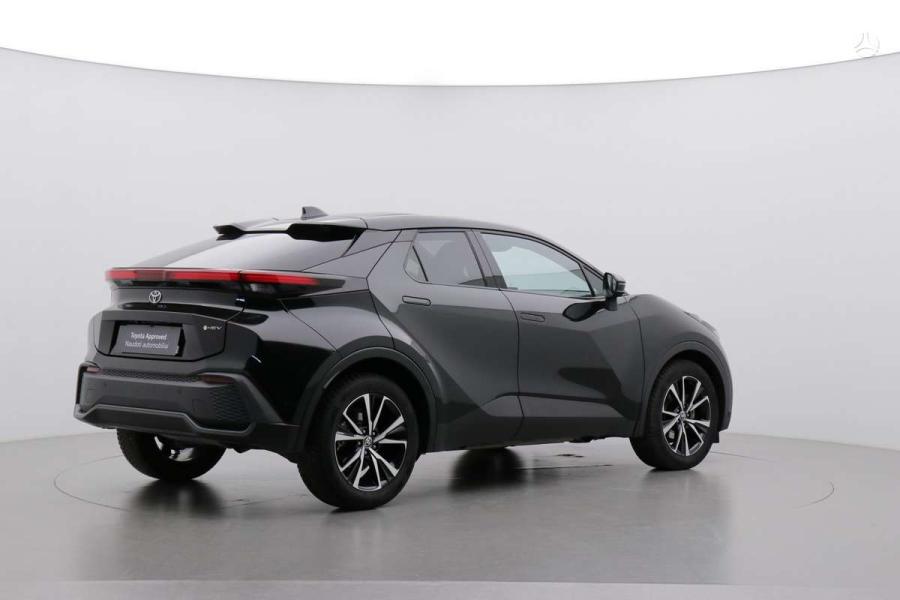 Черный Тойота C-HR 2025 в Вильнюс, объемом двигателя 1.80 л и пробегом 21 тыс. км за 31990 €, фото 4 на AUTOMOTO.COM.LV