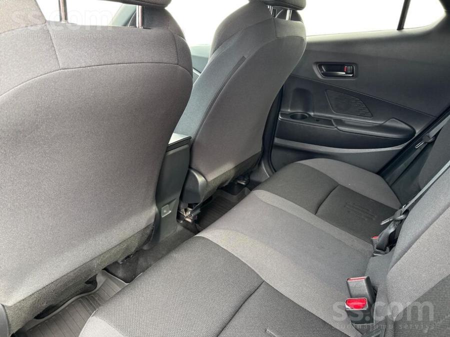 Black Toyota C-HR 2025 in Riga, with an engine capacity of 1.80 L and mileage of 27 thousand km for 28490 €, photo 23 on AUTOMOTO.COM.LV