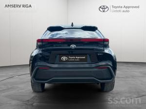 Melns Toyota C-HR 2025 Rīga, ar dzinēja tilpumu 1.80 L un nobraukumu 25 tūkst. km par 27900 €, foto 5 vietnē AUTOMOTO.COM.LV
