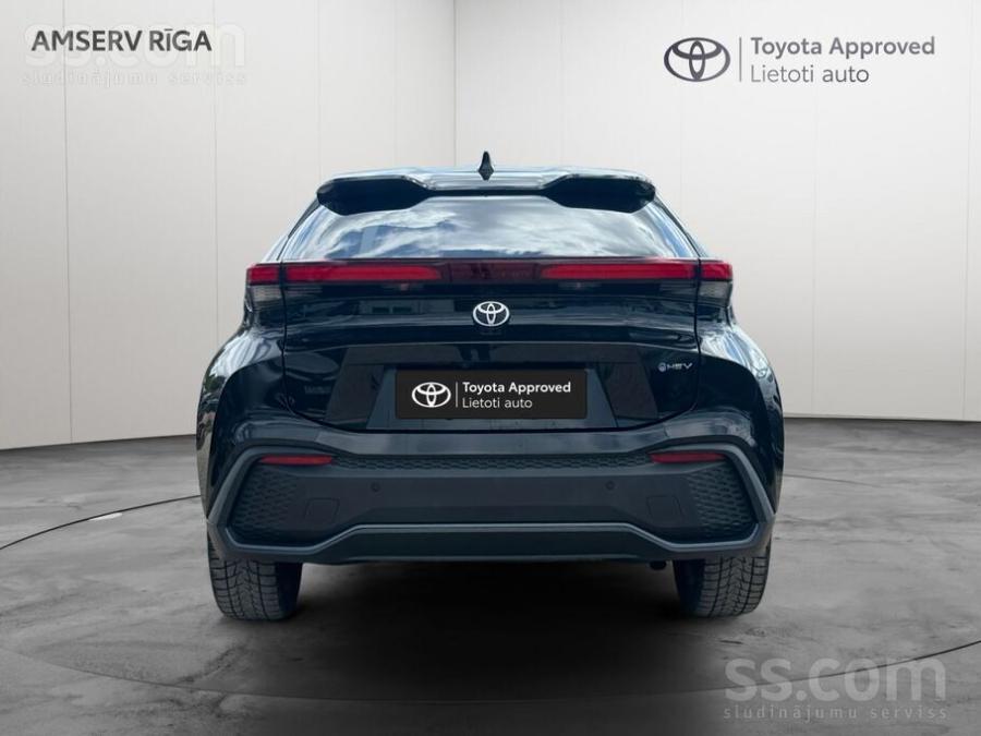 Melns Toyota C-HR 2025 Rīga, ar dzinēja tilpumu 1.80 L un nobraukumu 25 tūkst. km par 27900 €, foto 5 vietnē AUTOMOTO.COM.LV
