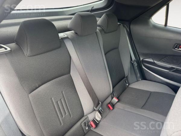 Black Toyota C-HR 2025 in Riga, with an engine capacity of 1.80 L and mileage of 23 thousand km for 27900 €, photo 7 on AUTOMOTO.COM.LV