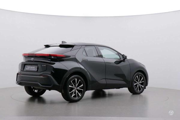Черный Тойота C-HR 2025 в Вильнюс, объемом двигателя 1.80 л и пробегом 24 тыс. км за 31900 €, фото 4 на AUTOMOTO.COM.LV