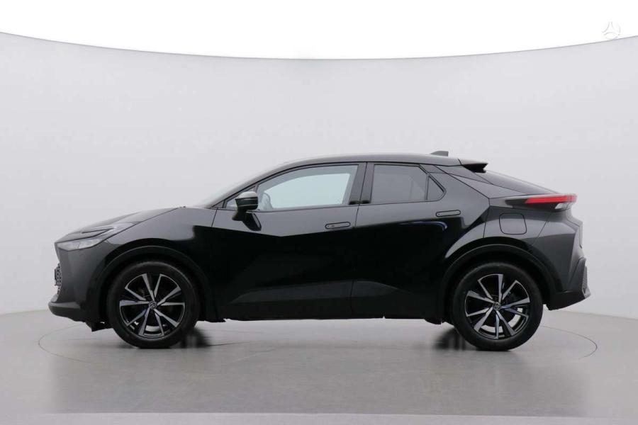 Black Toyota C-HR 2025 in Vilnius, with an engine capacity of 1.80 L and mileage of 24 thousand km for 31900 €, photo 5 on AUTOMOTO.COM.LV