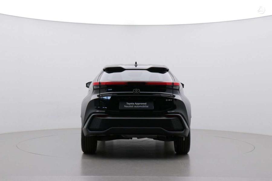 Black Toyota C-HR 2025 in Vilnius, with an engine capacity of 1.80 L and mileage of 24 thousand km for 31900 €, photo 6 on AUTOMOTO.COM.LV