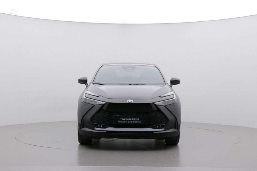 Black Toyota C-HR 2025 in Vilnius, with an engine capacity of 1.80 L and mileage of 24 thousand km for 31900 €, photo 7 on AUTOMOTO.COM.LV