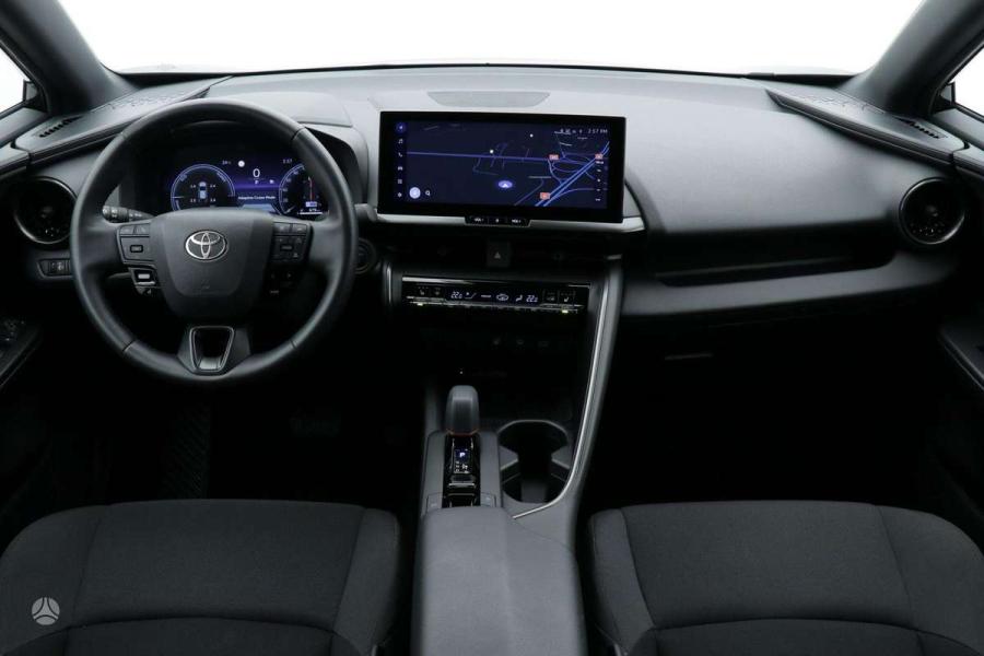 Black Toyota C-HR 2025 in Vilnius, with an engine capacity of 1.80 L and mileage of 24 thousand km for 31900 €, photo 8 on AUTOMOTO.COM.LV