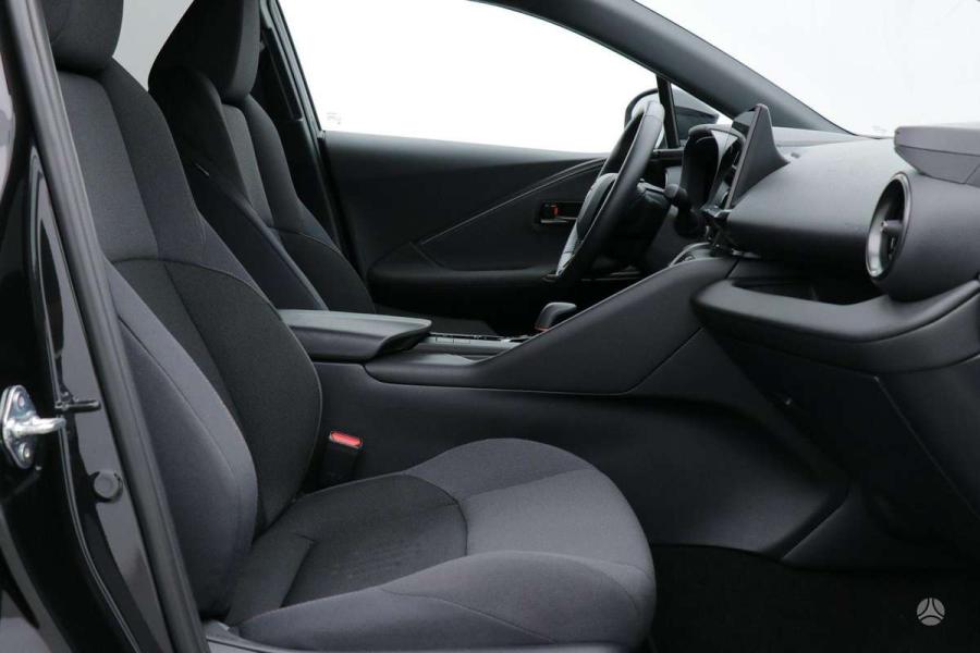 Black Toyota C-HR 2025 in Vilnius, with an engine capacity of 1.80 L and mileage of 24 thousand km for 31900 €, photo 10 on AUTOMOTO.COM.LV